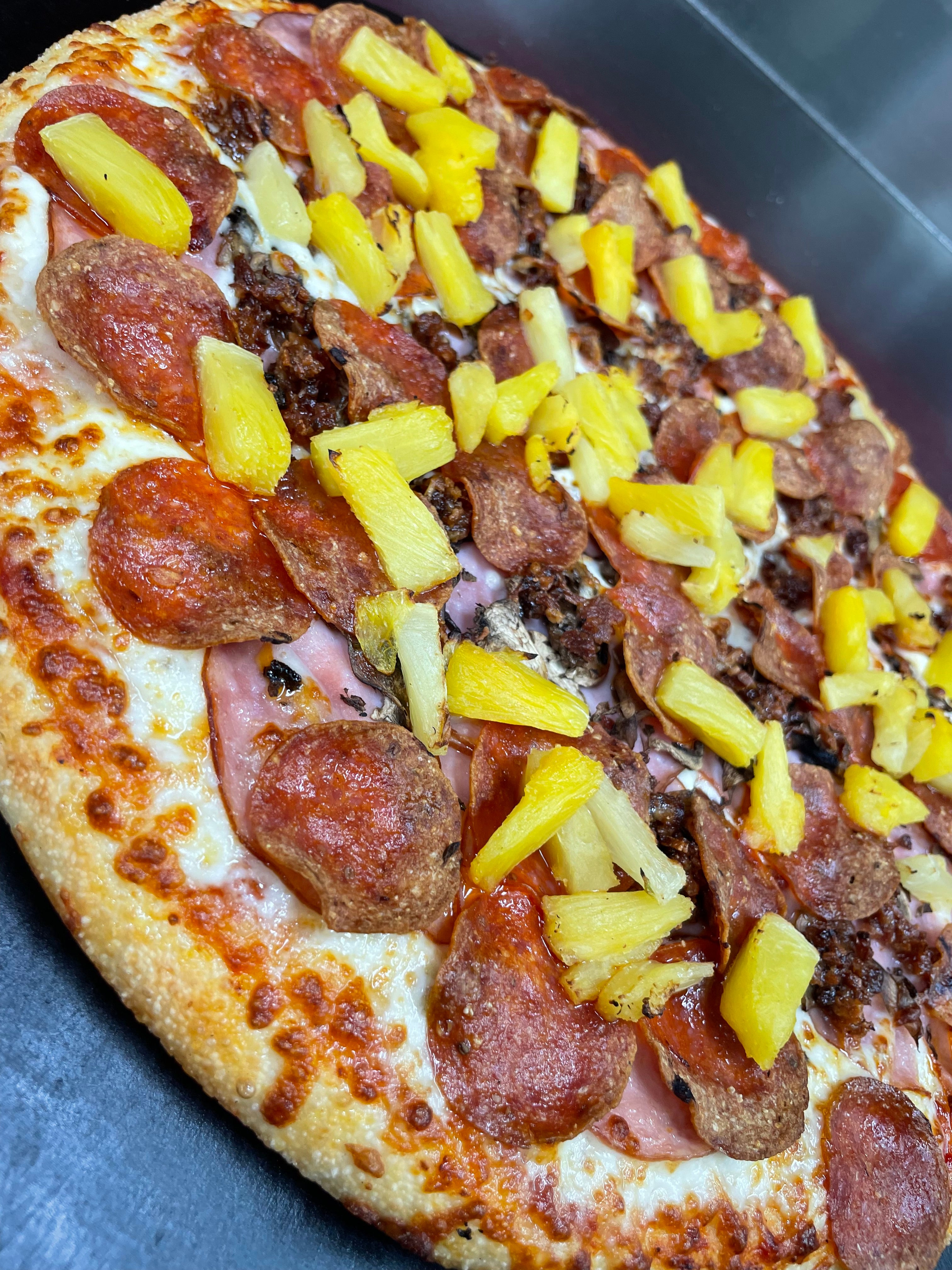 Canadian Classic Pizza (Oh Canada) | Can Am Pizza